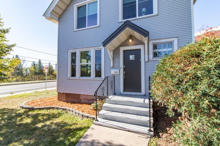 Lakewalk House | Minutes From Downtown Duluth - Duluth, MN