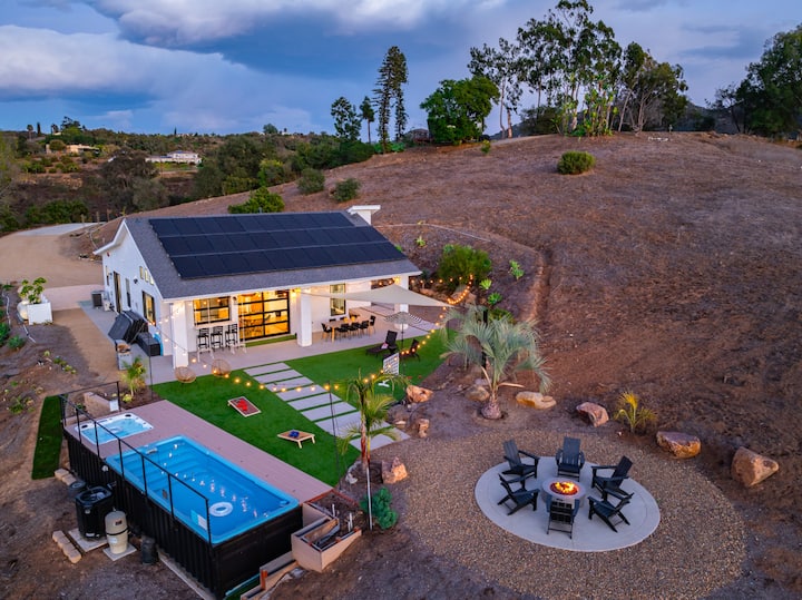 Vista Retreat! Pool, Spa, Game Room, Firepit - Bonsall, CA