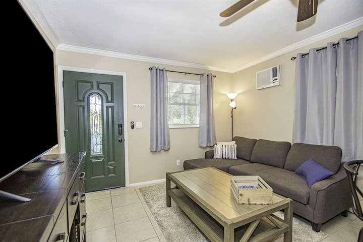 Cozy Clearwater Apt W/ King Bed & Private Balcony - Dunedin, FL