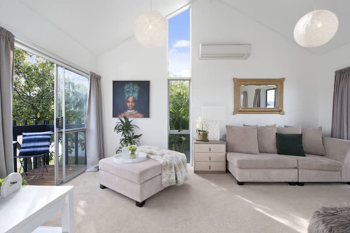 *No Service Fee!* Walk To The Lake & Town Centre - Taupō