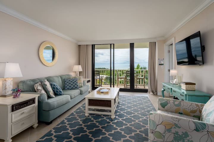 Updated Beachfront Condo, Heated Pool, Wifi - Marco Island, FL