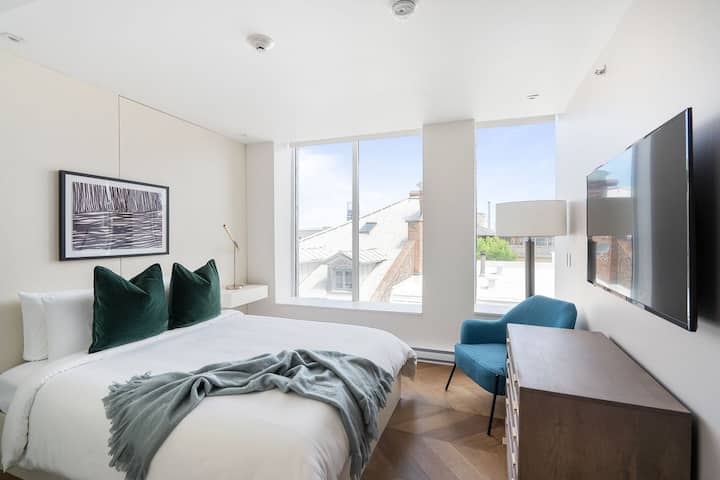 Sonder La Galerie | Spacious Queen Room - Montreal