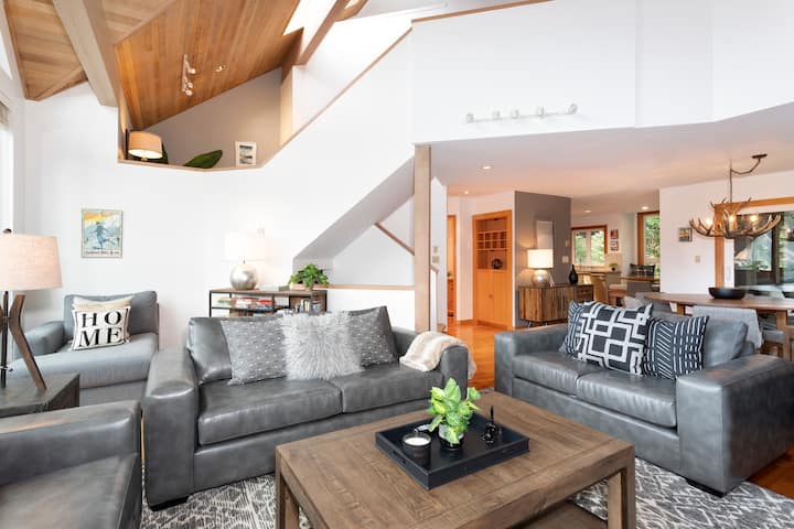 Alpine Townhouse W/ Hot Tub & A/c - Whistler