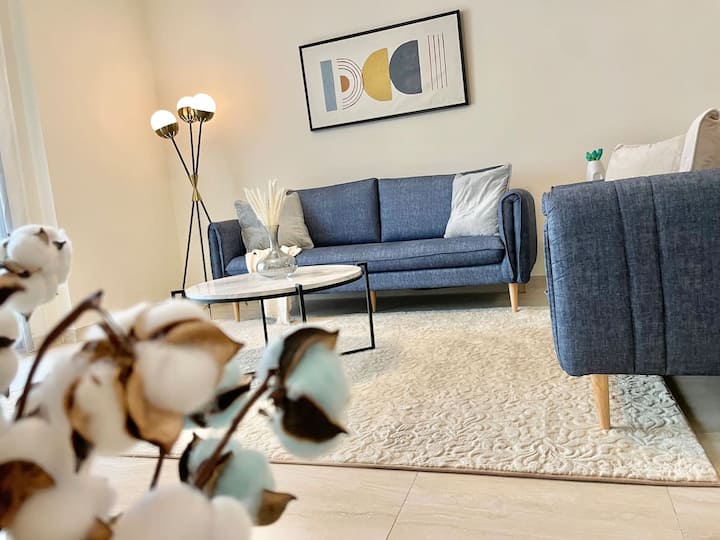 Spacious 2 Br Direct Metro Access In Dubai - دبي