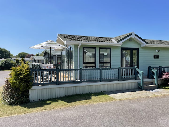 Beautiful 6 Berth Lodge At Cherry Tree Holiday Park Ref 70002tg - Great Yarmouth