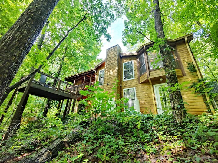 Cabin Nestled In The Trees. Firepit And Hot Tub! - Monteagle, TN