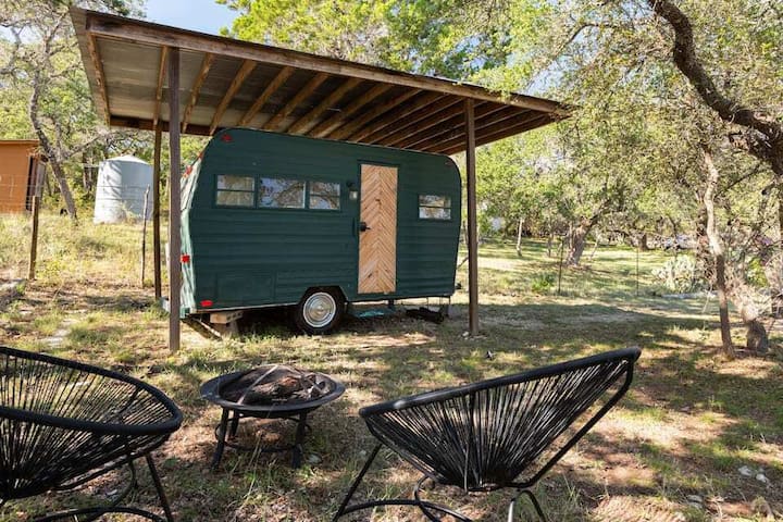 Lula The Glamping Camper - San Marcos, TX