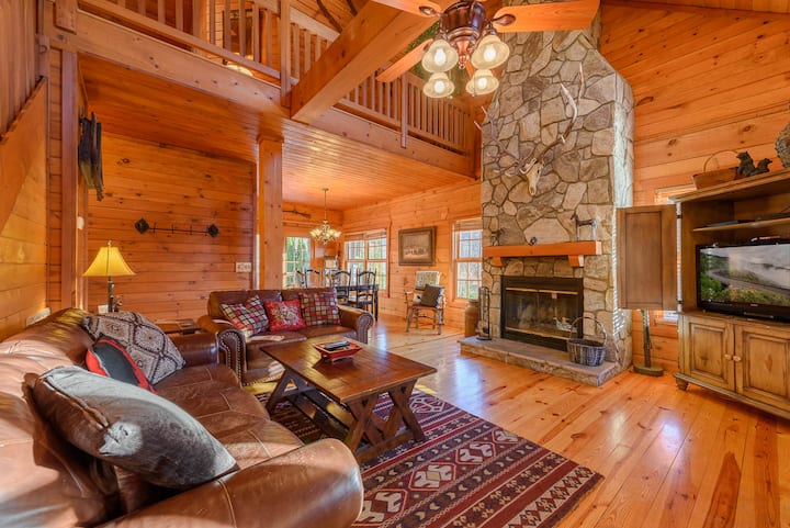 Spacious Log Cabin With Hot Tub - Boone, NC