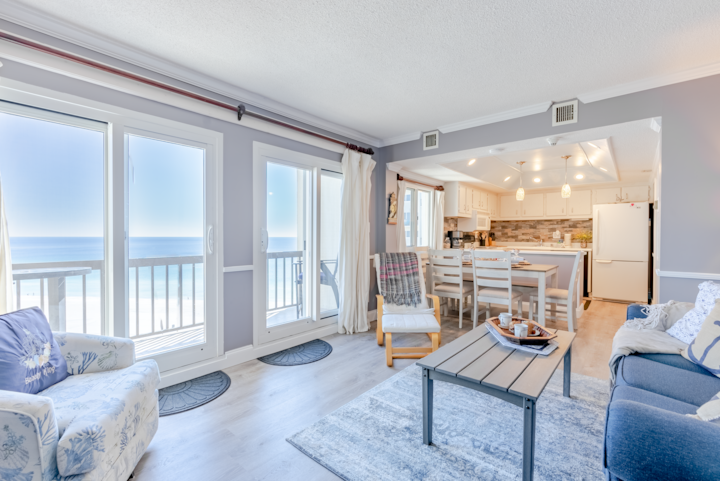 Beachy King @ Pinnacle Port Gulf Front - Laguna Beach, FL