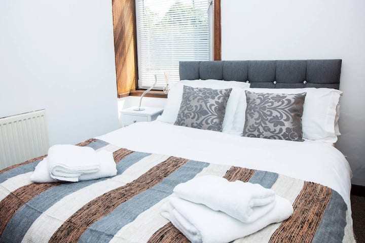 1 Bed Flat - Sleeps 2 - Parking - Wifi - Aberdeen, UK