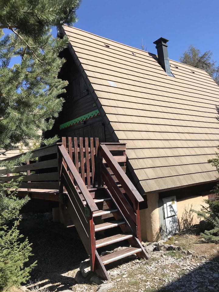 Chalet Typique En Bois Style Montagnard - La Joue du Loup