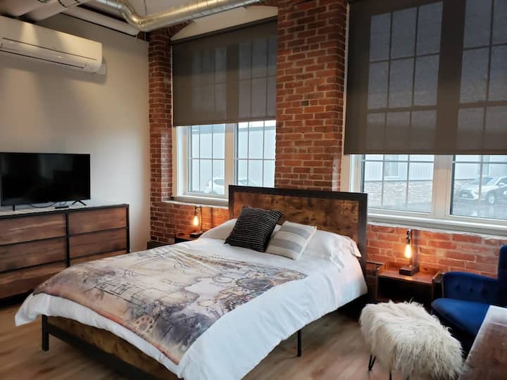 Industrial Manchester | Pet Friendly Studio - Manchester, NH