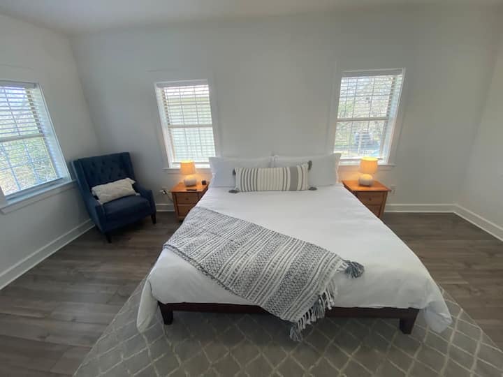 Bastrop Peaceful King Riverside Private Room - Bastrop, TX