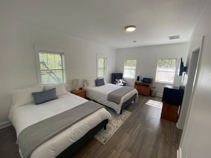 Peaceful Queen Room In Bastrop – C201 - Bastrop, TX