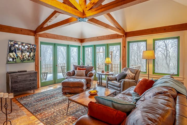 Custom-built Mountain Home With Spacious Backyard - Sugar Mountain, NC