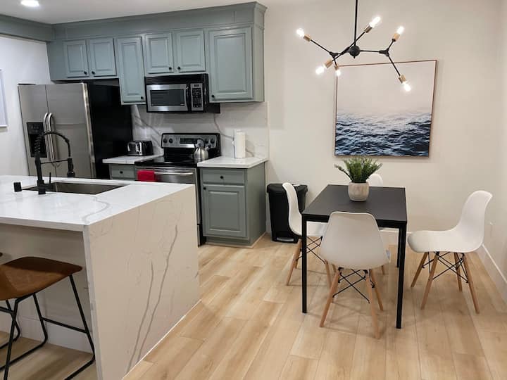Fully Remodeled 2br/2br Condo Near Strip & Unlv - Henderson, NV