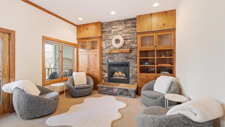 The Harborside Haven - Montana