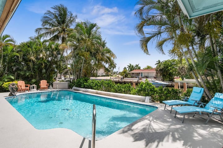 Family Friendly Canal Home On Cul-de-sac ~Screened Lanai, Pool, Billiards, Dock, Wifi & More! - Marco Island, FL