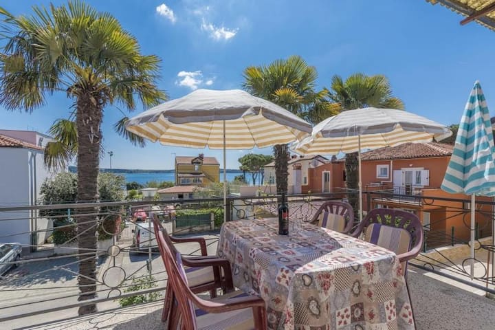 Apartment Zak - Beautiful Apartment For 5 People J - Novigrad