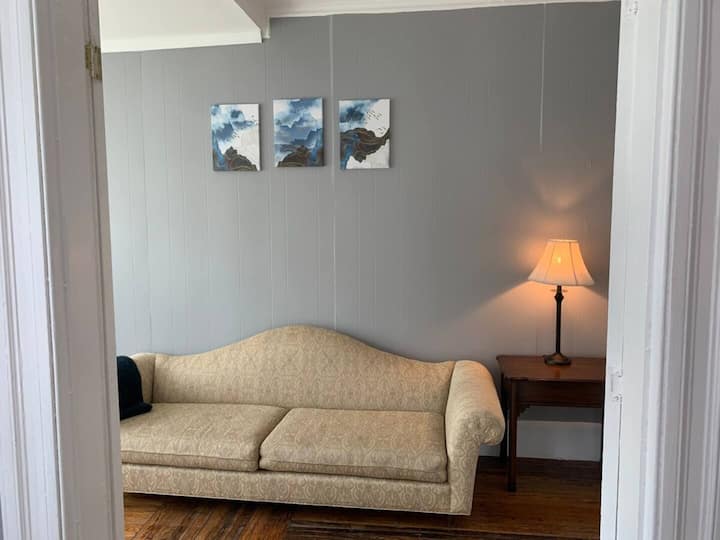 Compass Crash Pad | Entire Unit New Haven Ct - New Haven, CT