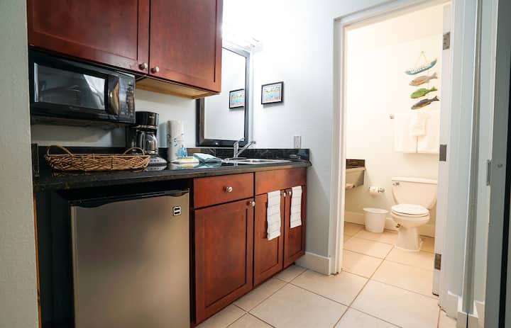616 Beach Bum-little Harbor Beach Resort Amenities - Pinellas County, FL