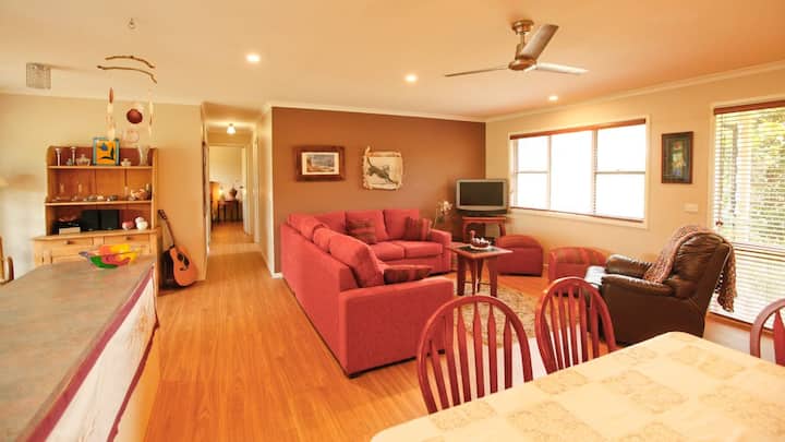 The Nest -  Pet Friendly Home - 9 Dromedary Court - Bermagui