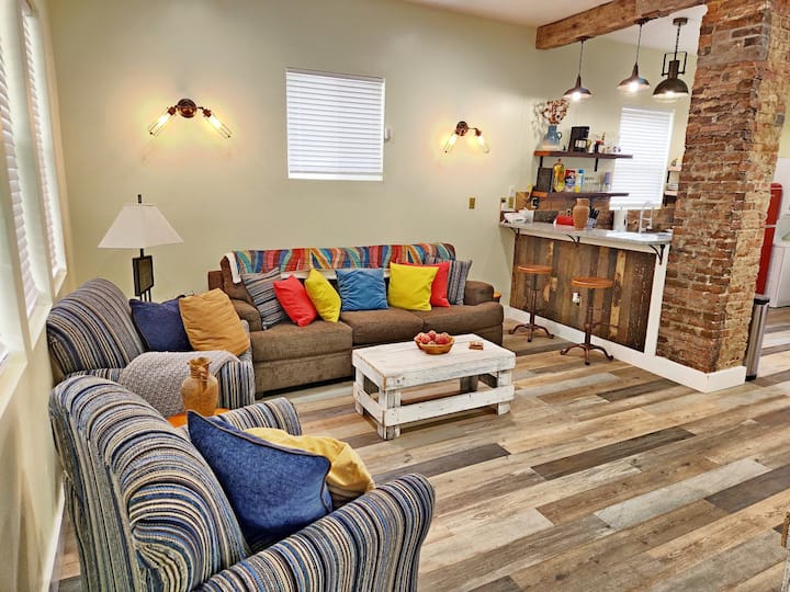 Rustic Charm Meets Urban Cool In City Center - Garfield Park Indianapolis