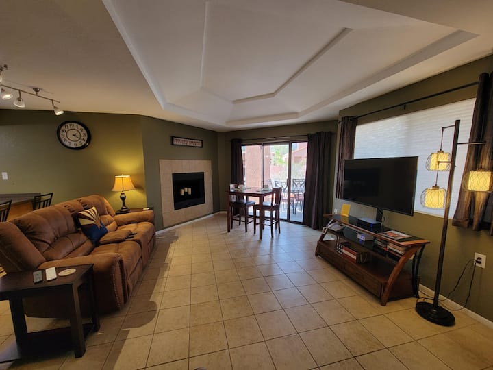 Charming First Floor With Mountain Views And Acro - Catalina Foothills, AZ