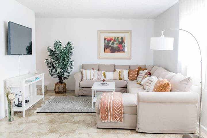 Spacious 3 Bd / Large Master Br With Ensuite Bath - Carson