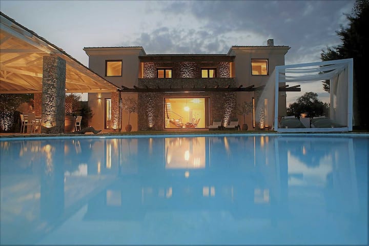 3br Sea-view Villa Infinity Pool & Jacuzzi - Kassiopi