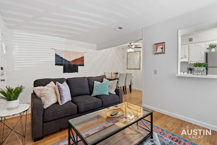 Nice N Quiet Downtown Apt, Pool + Free Parking - Texas