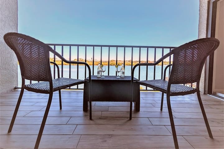 Dolphin's Lookout, Sea Club #32~water View, Pool! - Indian Shores, FL