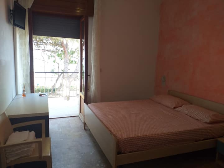 Spacious Double Room By The Sea - Roseto degli Abruzzi