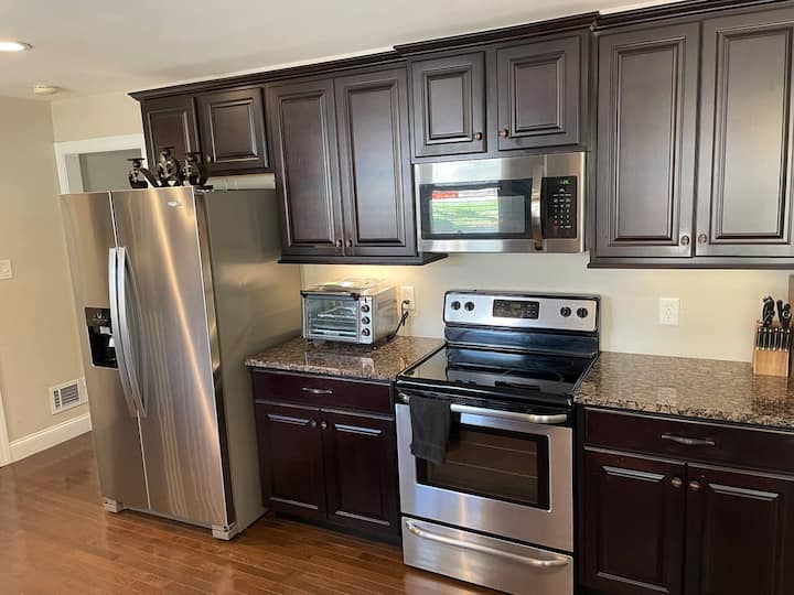 Explore, Shop, Dine, + Enjoy @ North Hills Main! - Raleigh, NC