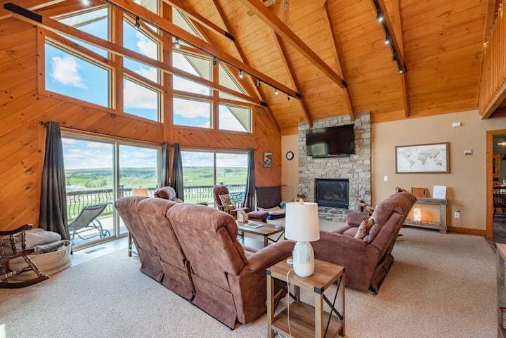 Cozy Dog Friendly Chalet W/ Pond, Yard & Game Room - Deep Creek Lake, MD