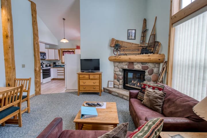 Cozy 2br Mountain Condo: Loft, Fireplace - Leadville, CO