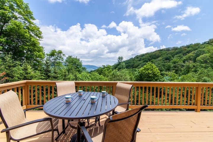Escape To High Road Cabin, A Spacious 4br Retreat In Beautiful Banner Elk, Nc. - Banner Elk, NC