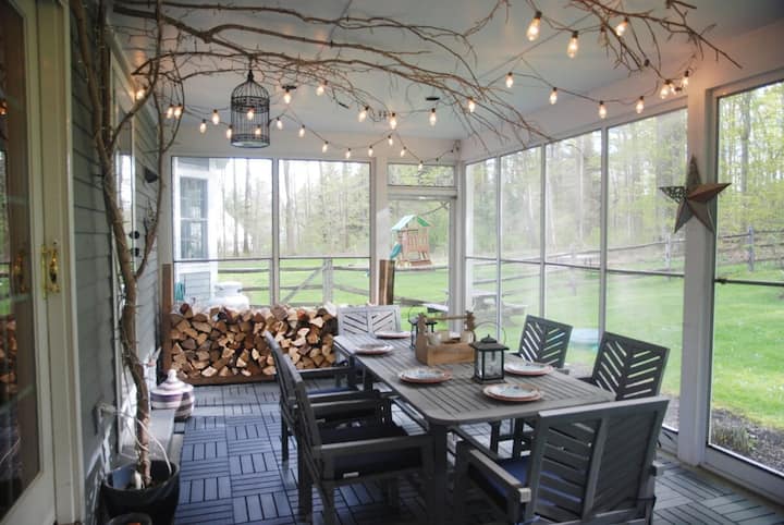 Berkshires Colonial On 2 Acres By Evergreen Home - Pittsfield, MA