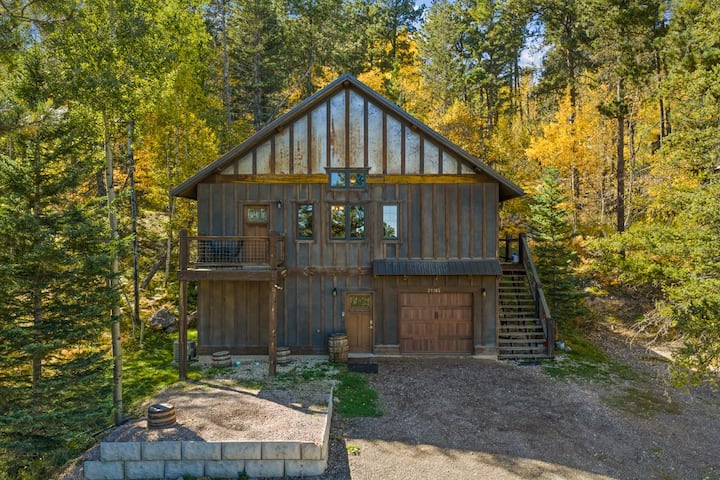 Whiskey Barrel· Private Hot Tub & Clubhouse Access - Deadwood, SD