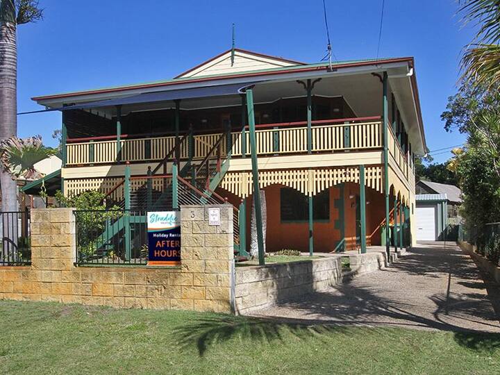 7 Bedroom Queenslander Close To Rock Wall - モートン島