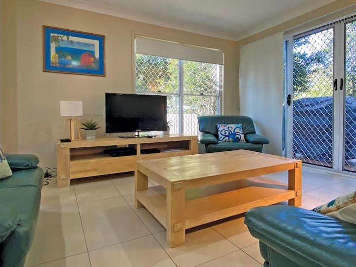 Contemporary 2 Level Townhouse, Central Location, - North Stradbroke Island