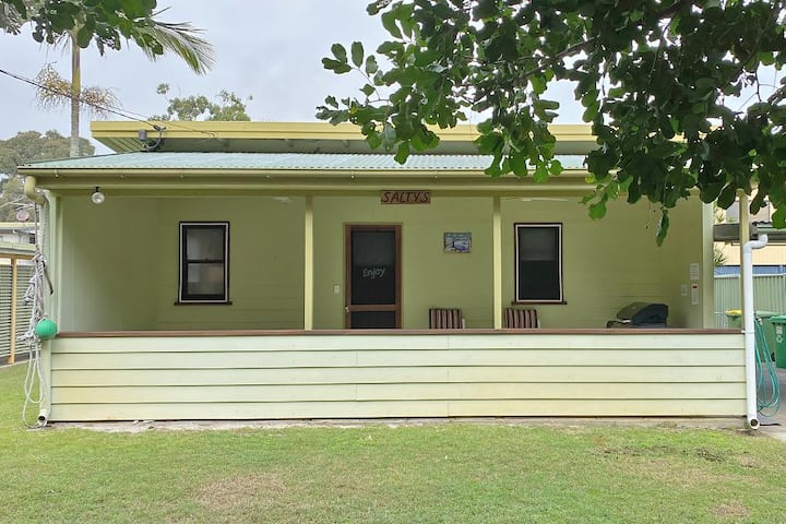 Pet Friendly Bungalow In Quiet Street - Brown Lake (Bummel), North Stradbroke Island
