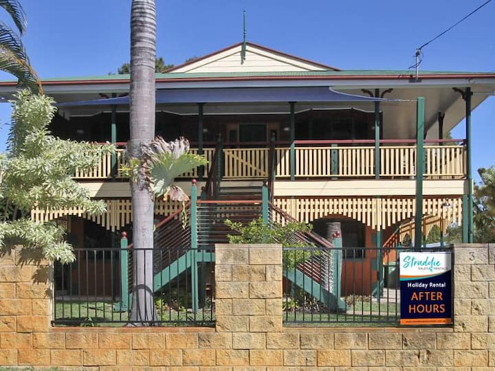 Spacious Top Floor 4 Bedroom Unit - North Stradbroke Island