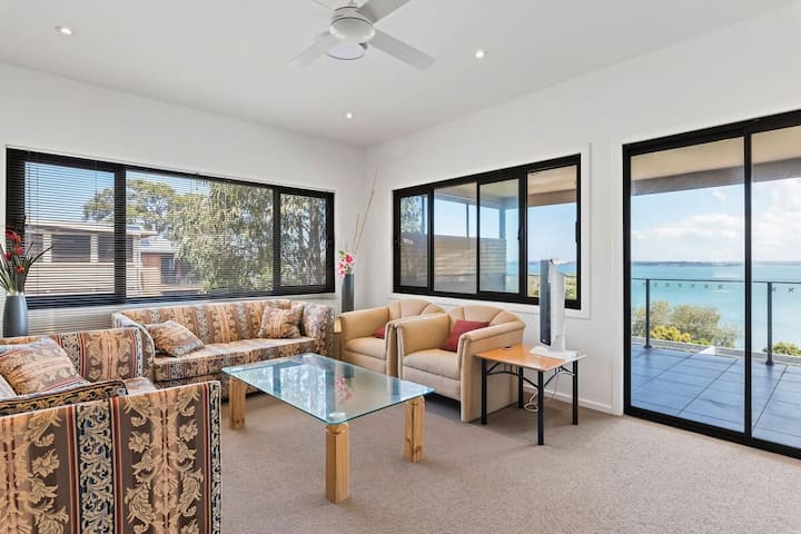 Stunning Bay Views - Spacious Family Home! - Morisset