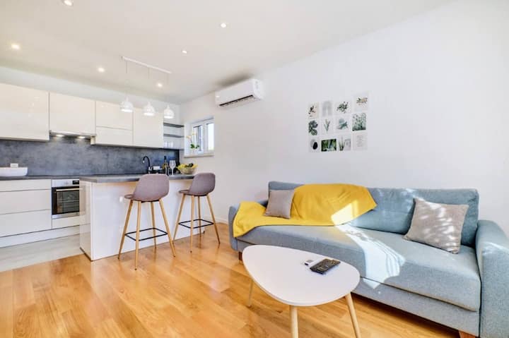 Comfortable App Blaz 1  With Terrace And Parking - Mali Lošinj