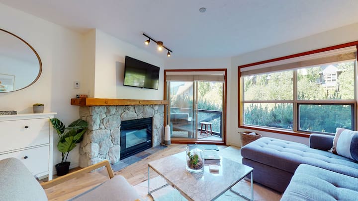 Aspens 261, Prime Ski-in Ski-out ! Pool, Hot Tubs! - Whistler Blackcomb