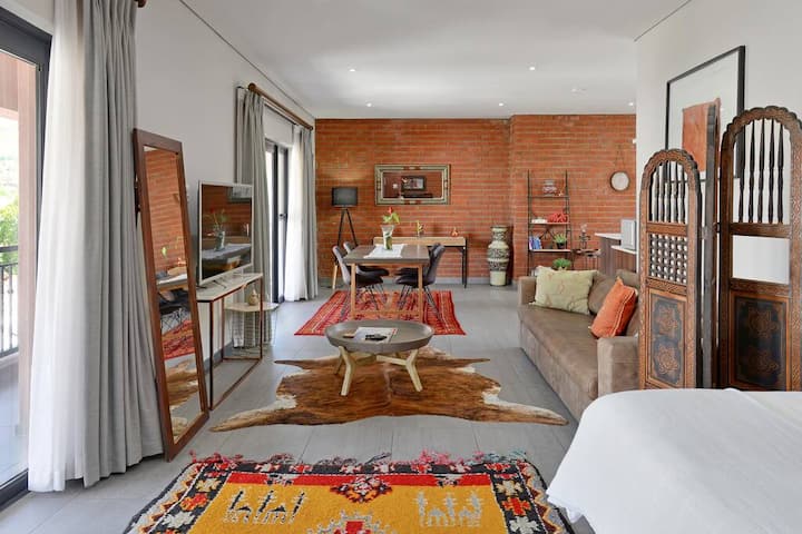 Penthouse Apt | Historic Charm & Incredible Views - Cape Town