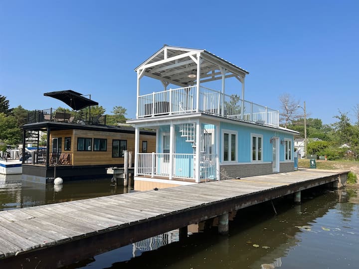 Aqua Vista - Tiny Floating Cottage #1 - South Haven, MI
