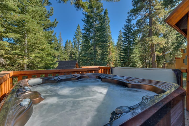 Lazy Bear's Lodge Tahoe City-3br Cabin W/ Hot Tub - Tahoe City, CA