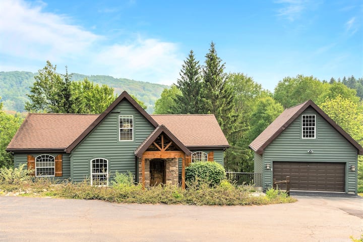 Log Cabin Retreat: Hot Tub, Sauna, Near Town - Ellicottville, NY